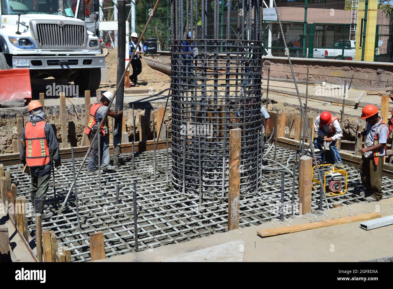 Combined footing reinforcement hi-res stock photography and images - Alamy