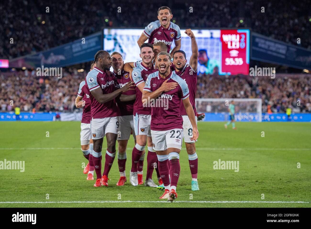 Declan rice celebration hi-res stock photography and images - Alamy