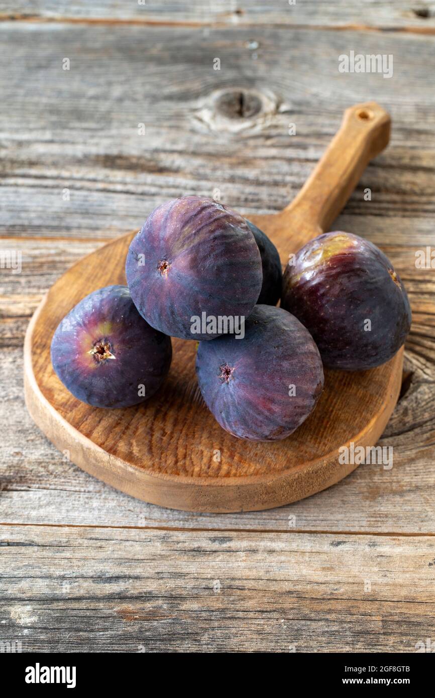 Snack fresh figs hi-res stock photography and images - Alamy