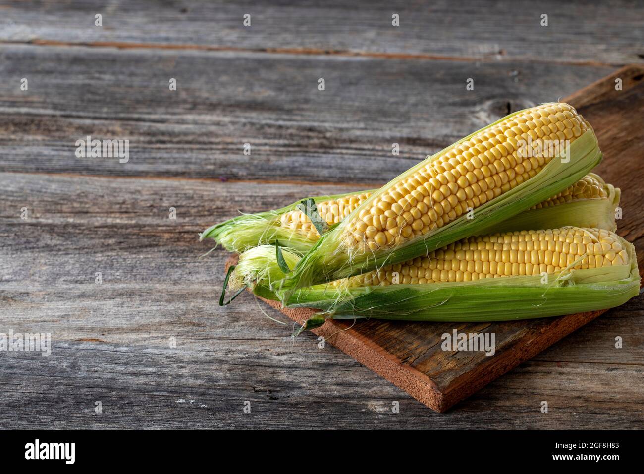 fresh corn on wood background Stock Photo - Alamy