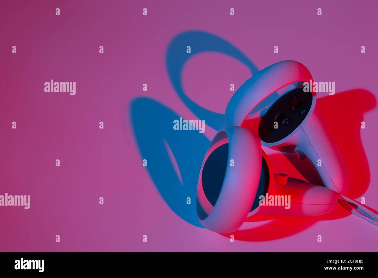 Virtual reality controllers for online and cloud gaming on white ...