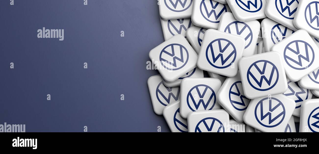 Blue vw logo hi-res stock photography and images - Alamy