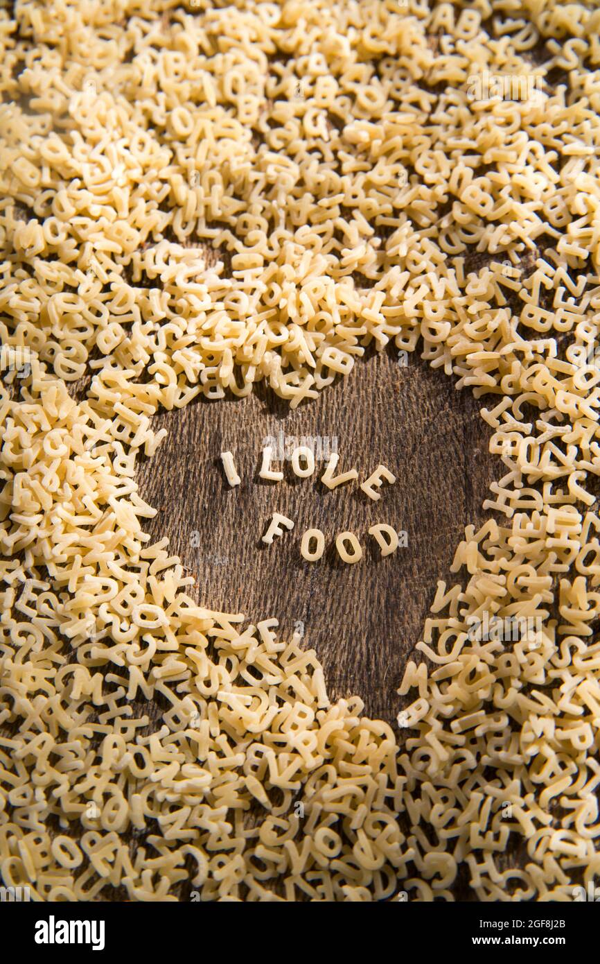Pasta in the shape of letters of the alphabet to children's nutrition ...