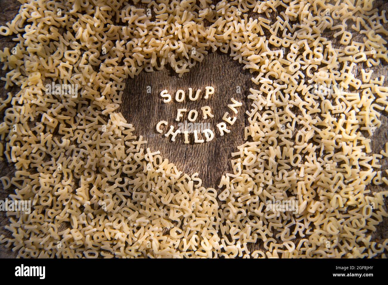 Pasta in the shape of letters of the alphabet to children's nutrition ...