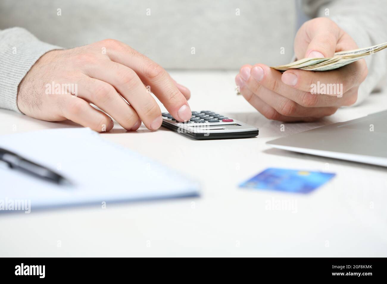 Man counting money and making calculations Stock Photo - Alamy
