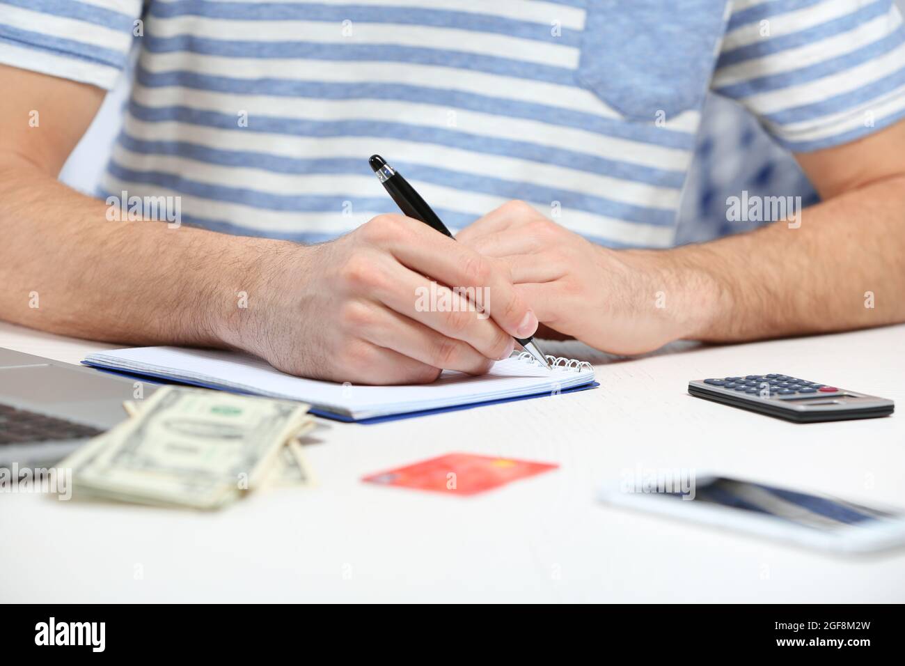 Man counting money and making calculations Stock Photo - Alamy