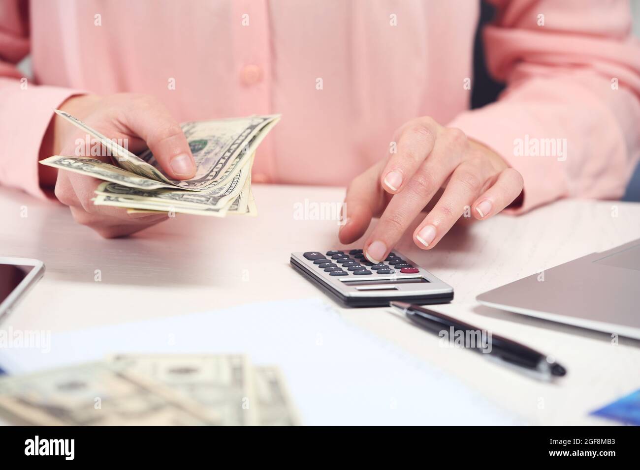 Woman counting money and making calculations Stock Photo - Alamy