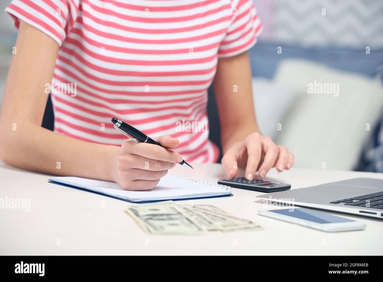Woman counting money and making calculations Stock Photo - Alamy