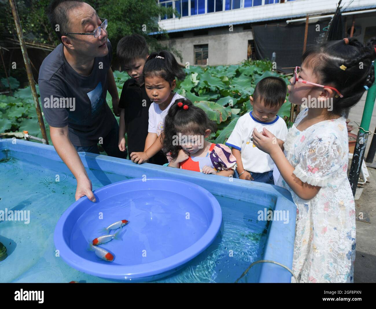 Shaoxing, China's Zhejiang Province. 24th Aug, 2021. Gao Feng (1st L ...