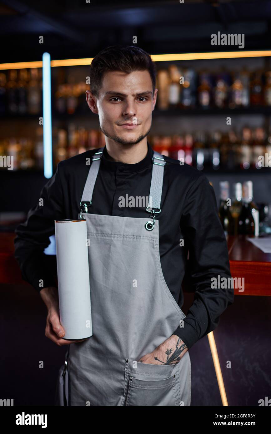 Barman barista working bar waiter hi-res stock photography and images ...