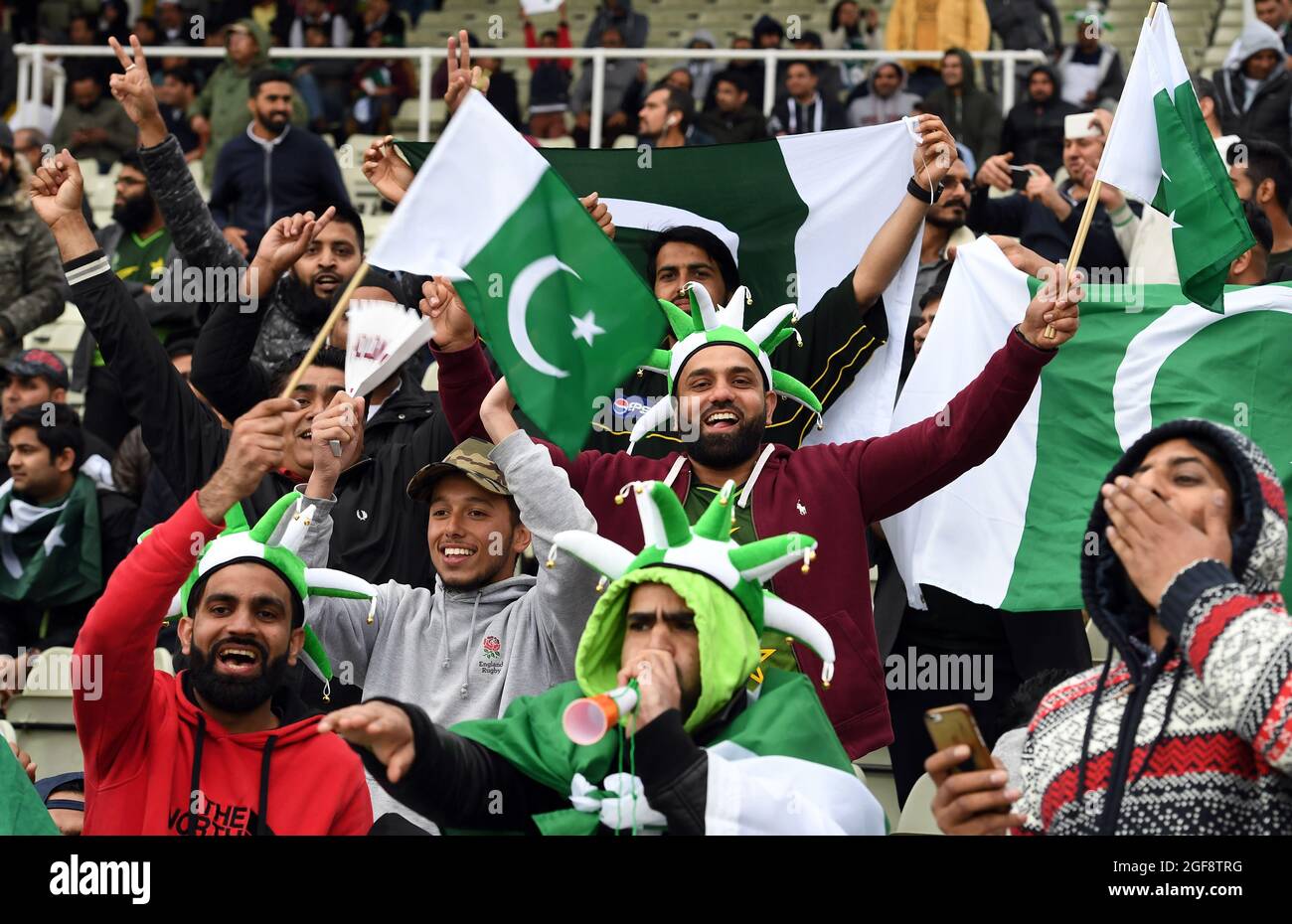 Pakistan cricket hi-res stock photography and images - Alamy