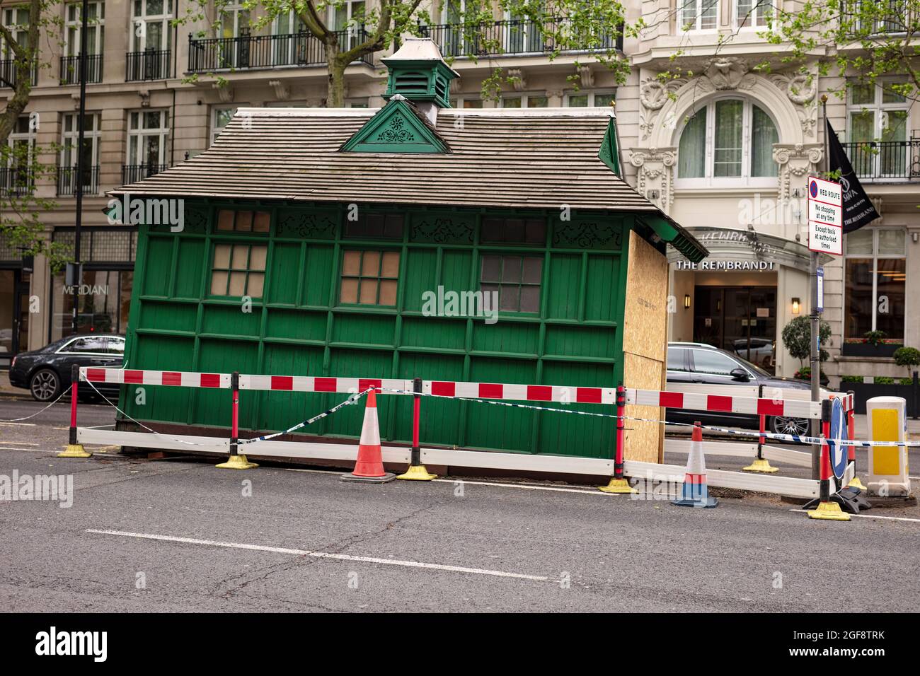 Taxi Cab Shelter Hi res Stock Photography And Images Alamy