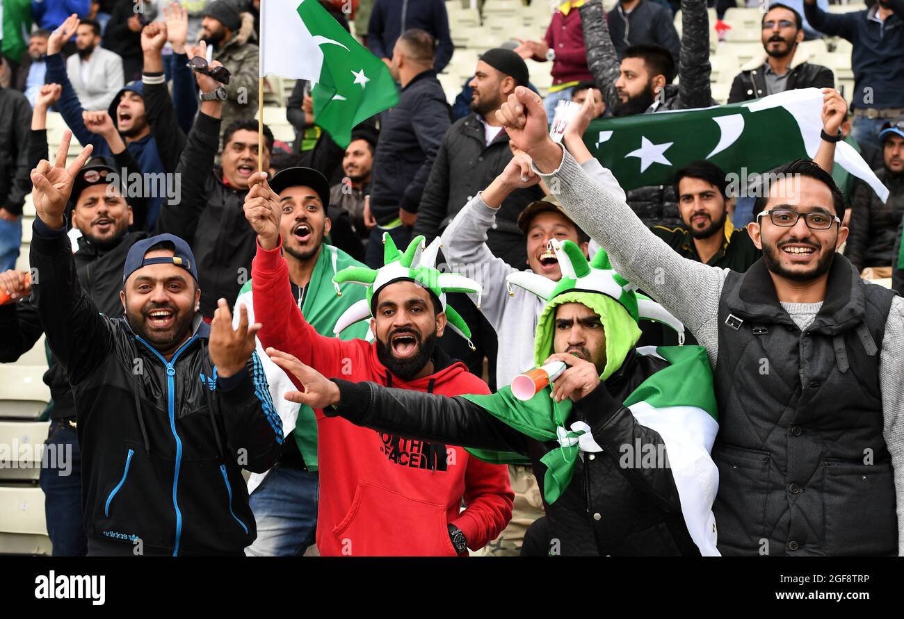 Pakistan cricket hi-res stock photography and images - Alamy