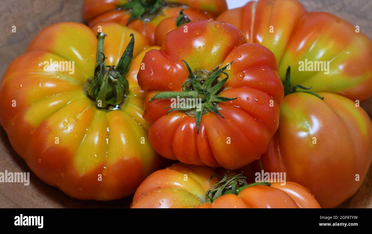Tomato sizes hi-res stock photography and images - Alamy