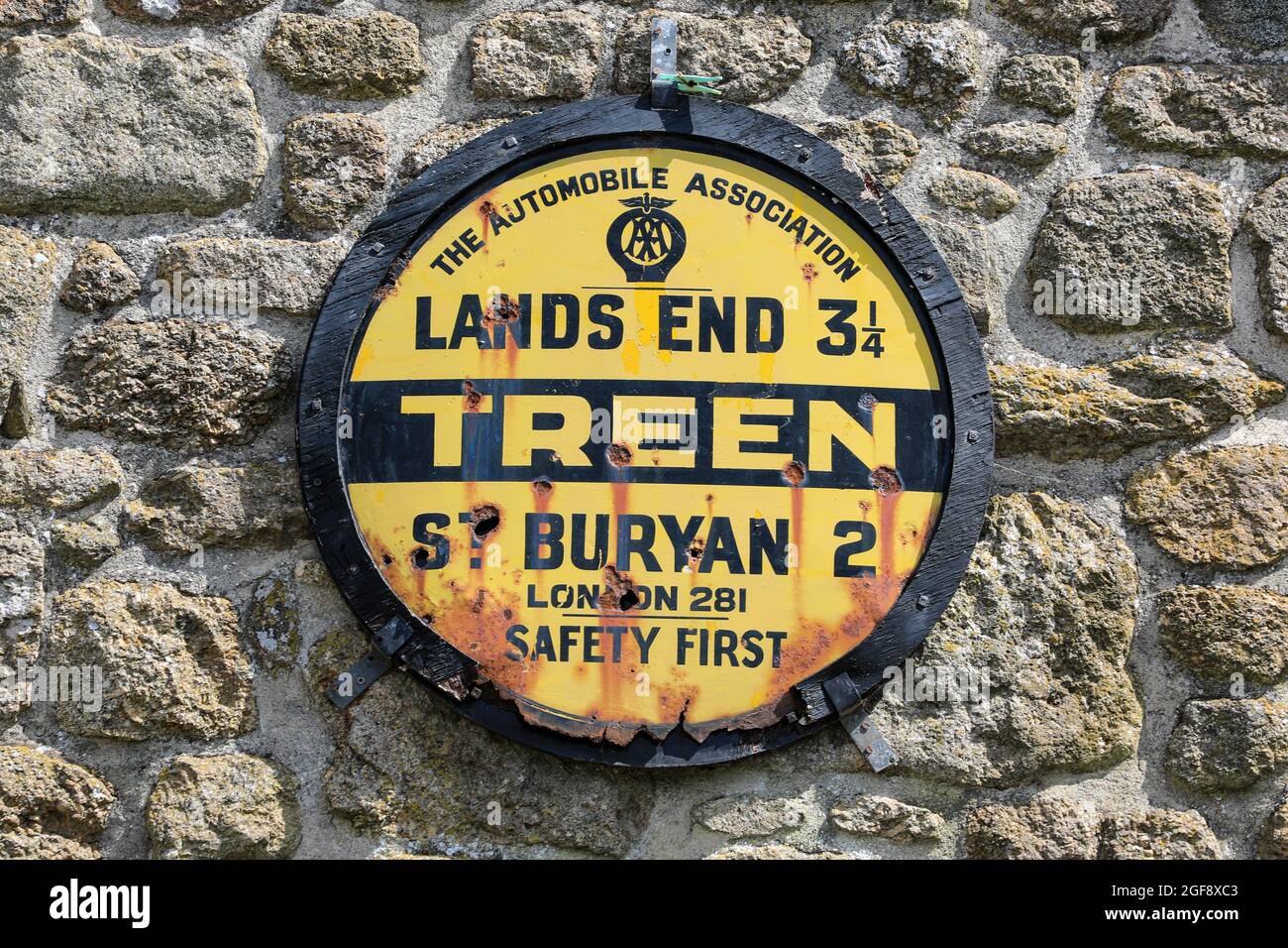 Aa sign automobile association outside hi-res stock photography and ...