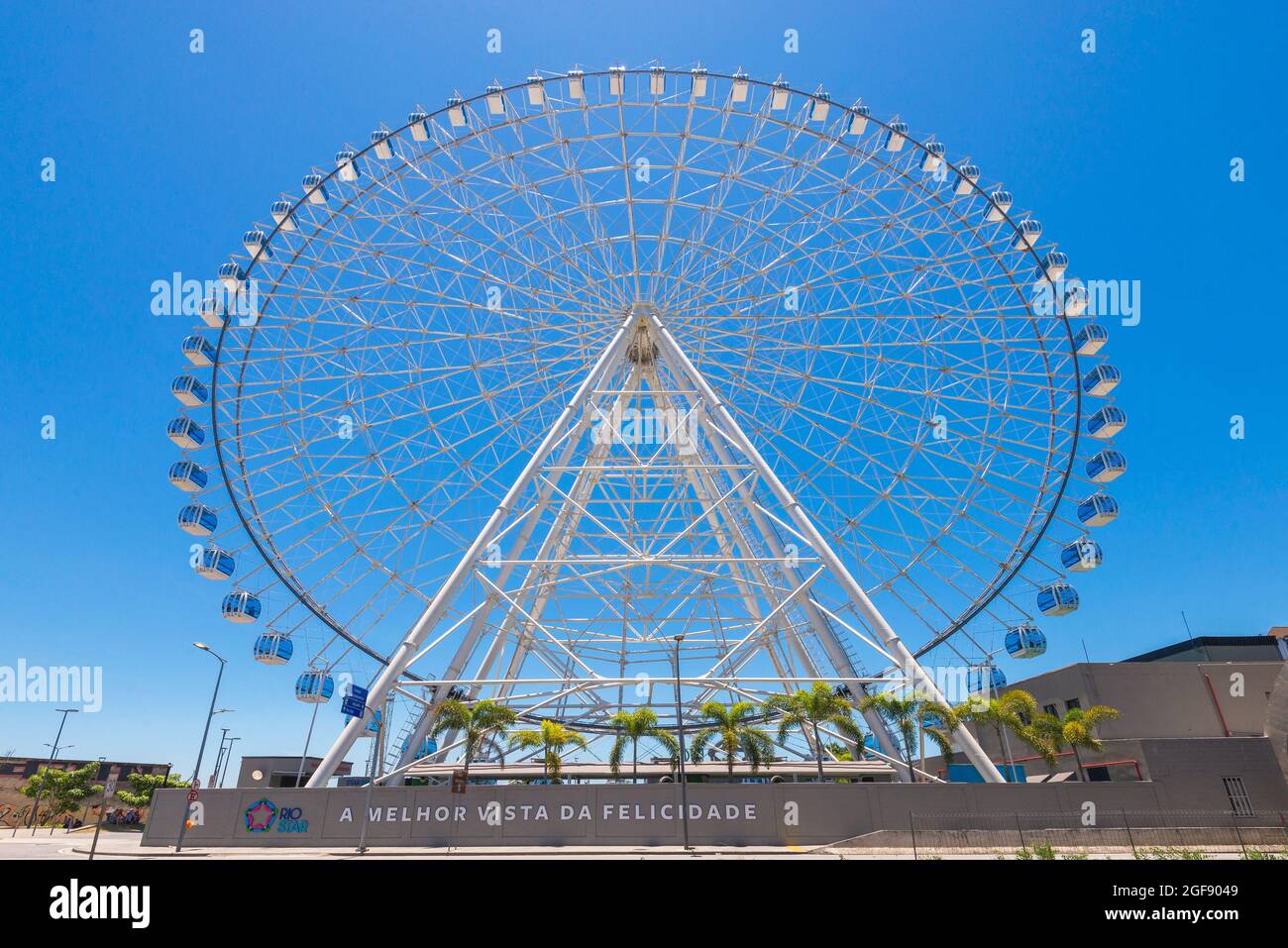 Rio de Janeiro, Brazil - January 18, 2021: Rio Star ferris wheel in ...