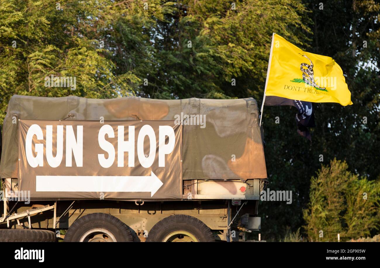 American gun store hi-res stock photography and images - Alamy