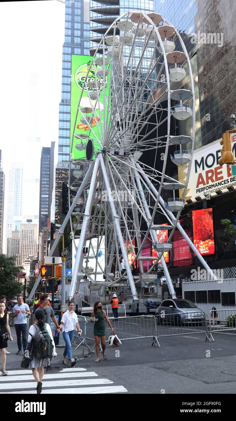 Ferris wheel in times square hi-res stock photography and images - Alamy