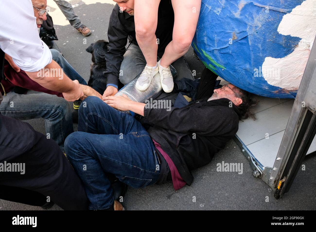 Cambridge Circus, London, UK. 24th August 2021. Climate change ...