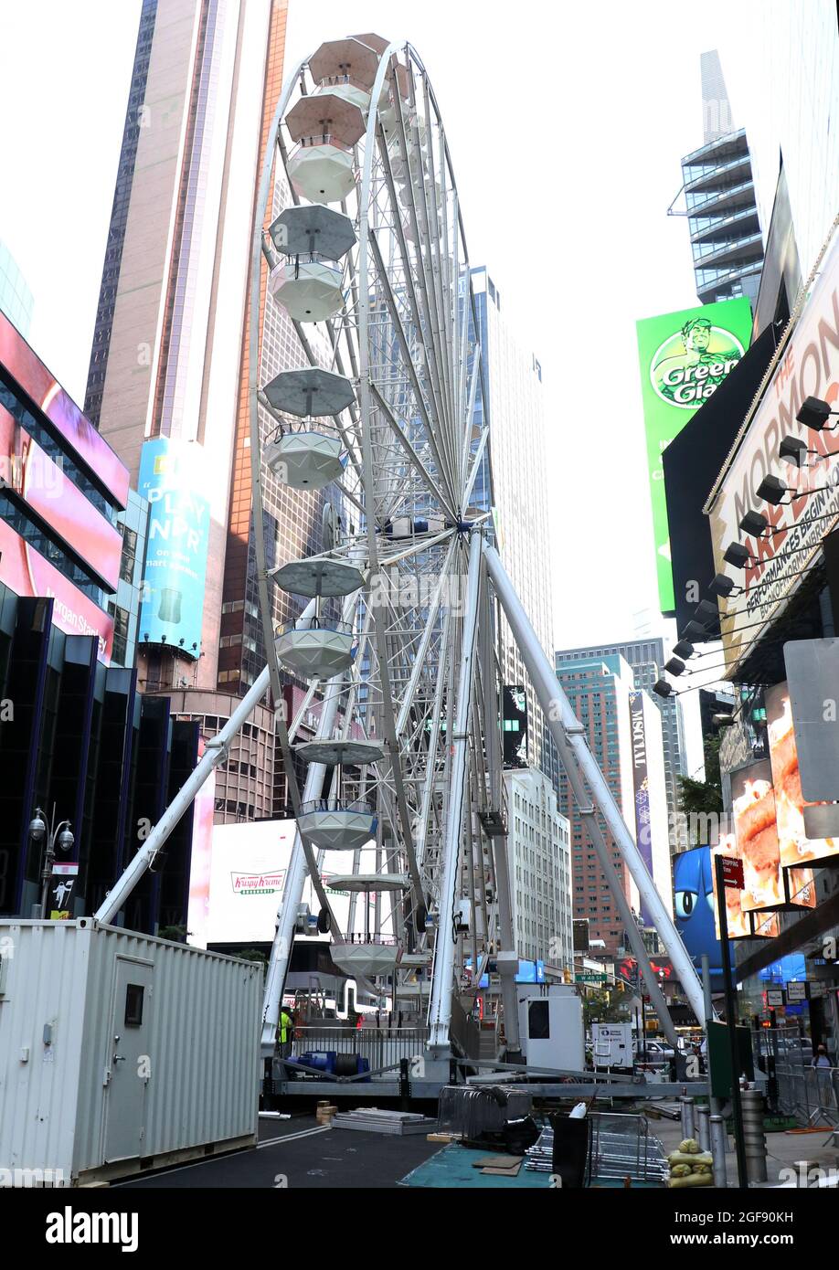 New York, NY, USA. 24th Aug, 2021. 110 ft Ferris Wheel popup set to ...