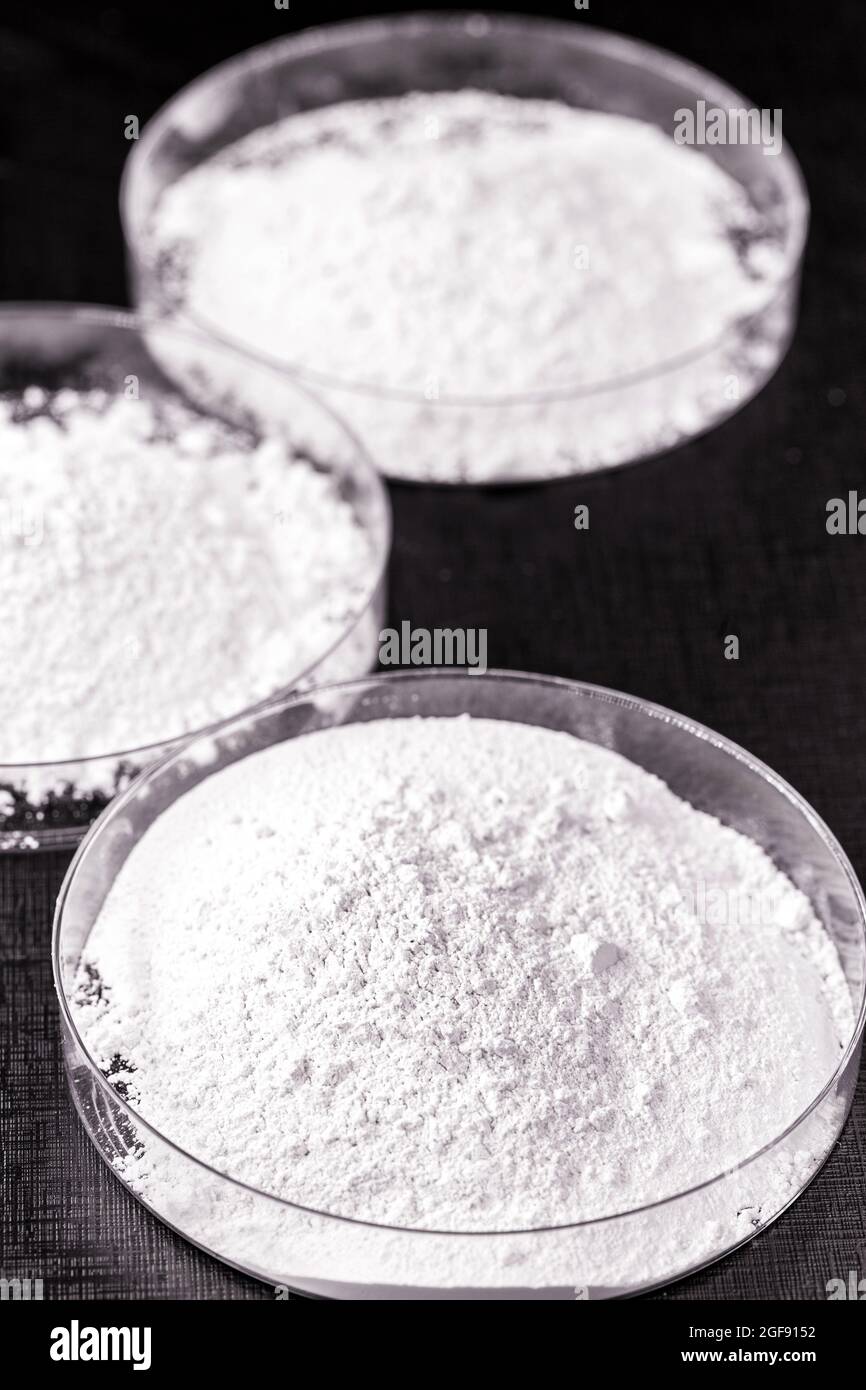 Chemical reaction baking soda sodium hi-res stock photography and ...