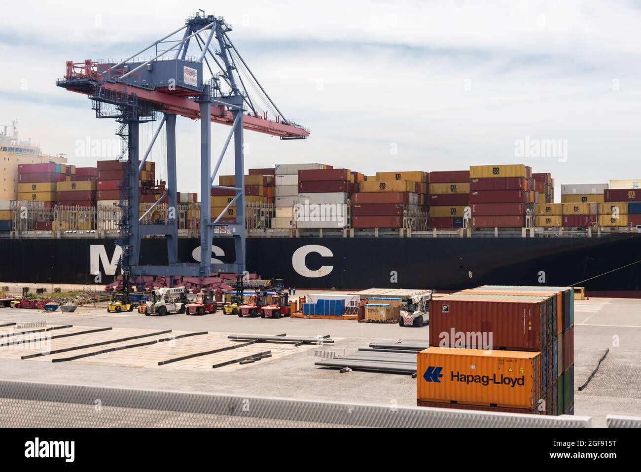 Rio de janeiro port loading hi-res stock photography and images - Alamy