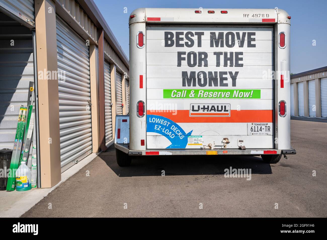 moving stuff with a uhaul trailer Stock Photo - Alamy