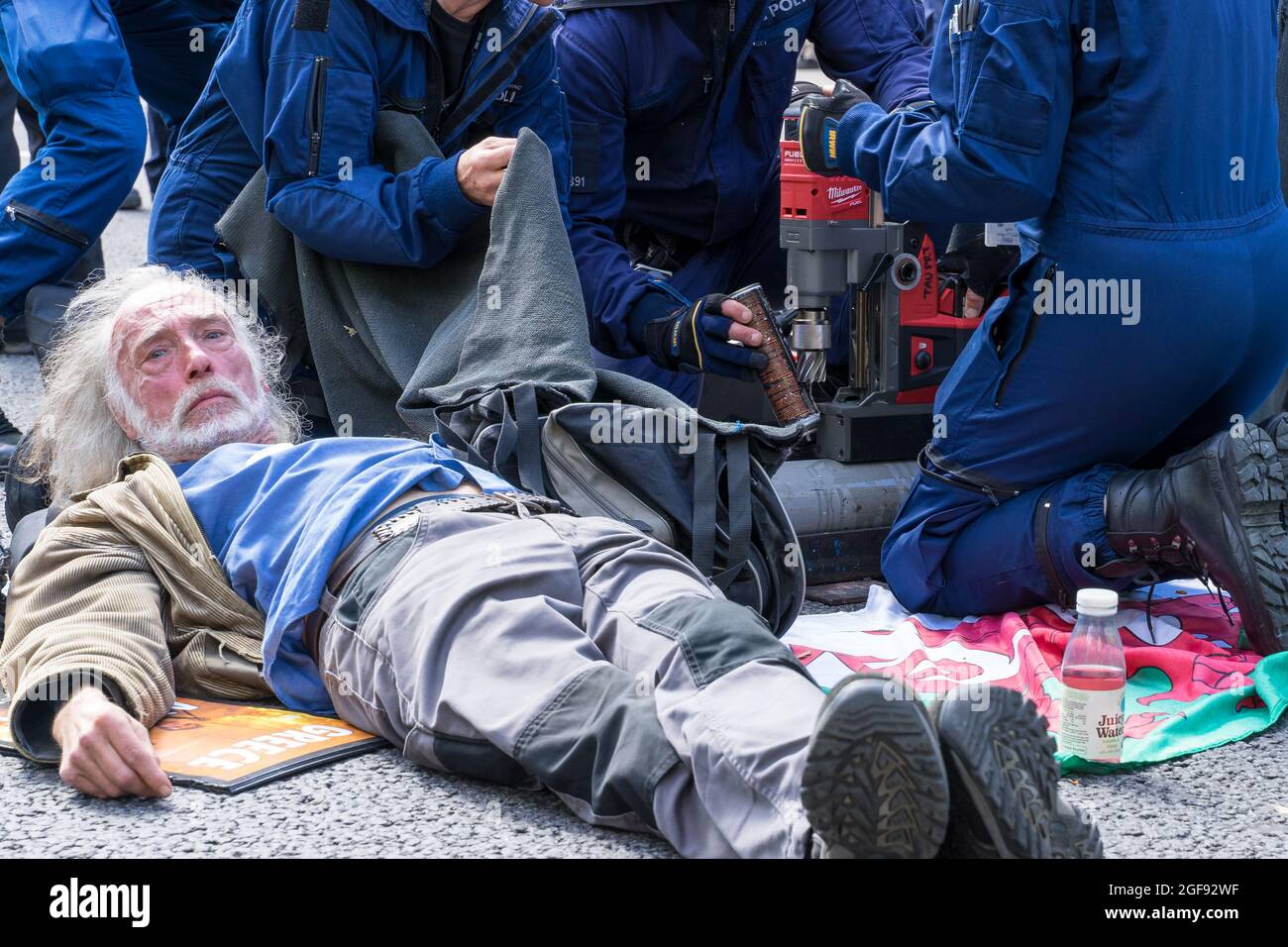 Man being arrested hi-res stock photography and images - Alamy