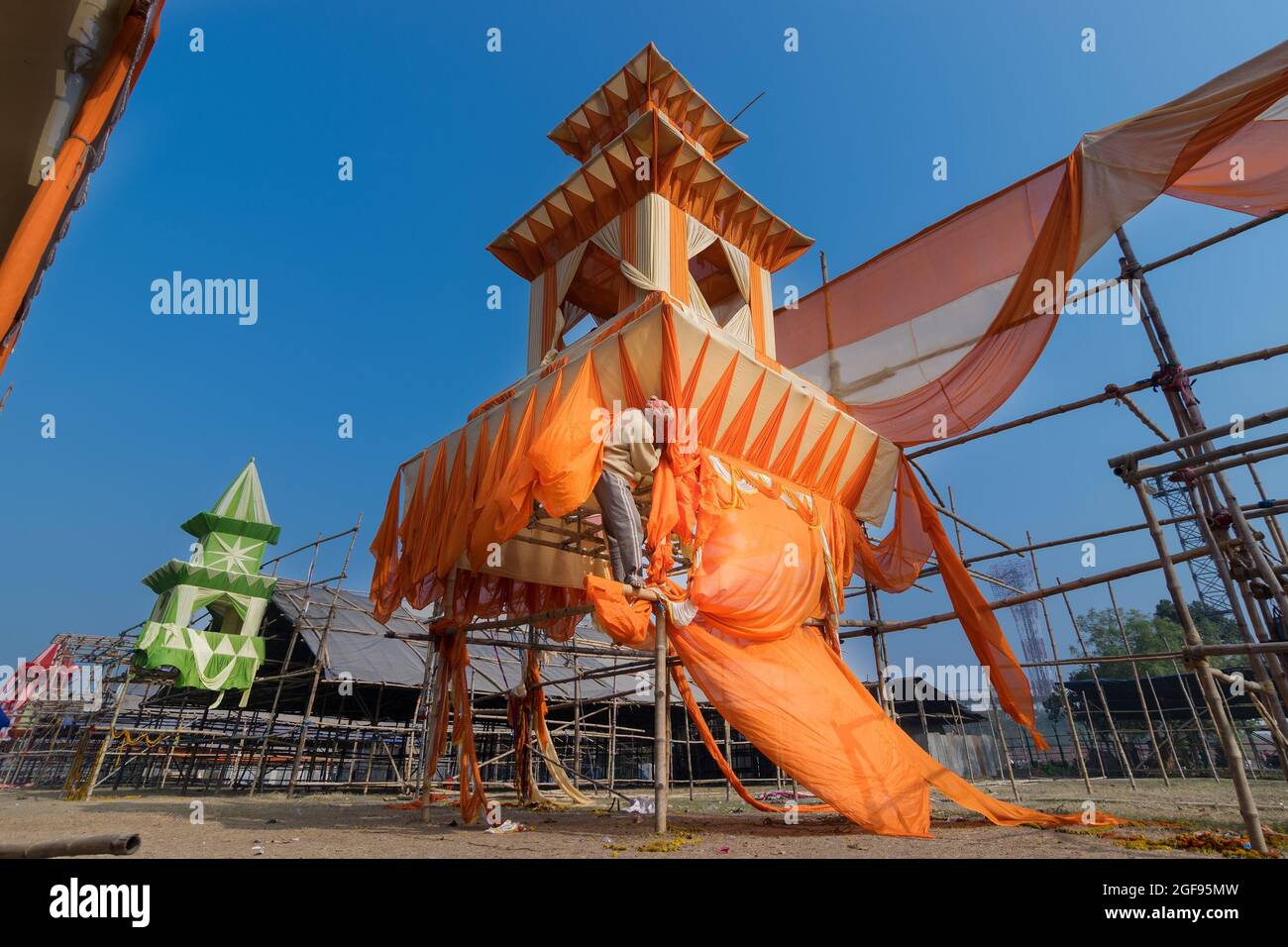KOLKATA, WEST BENGAL, INDIA - JANUARY 18TH 2015 : Unknown labour ...