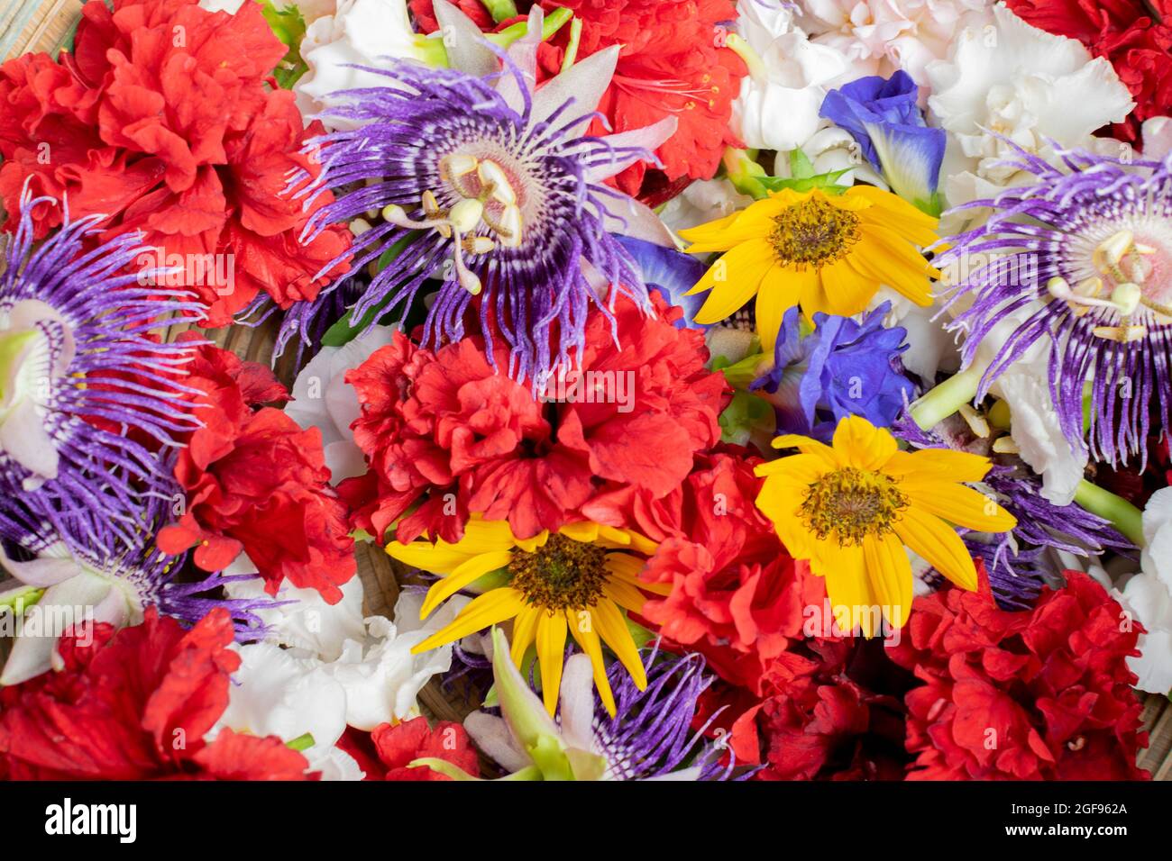 Atistic flower hi-res stock photography and images - Alamy