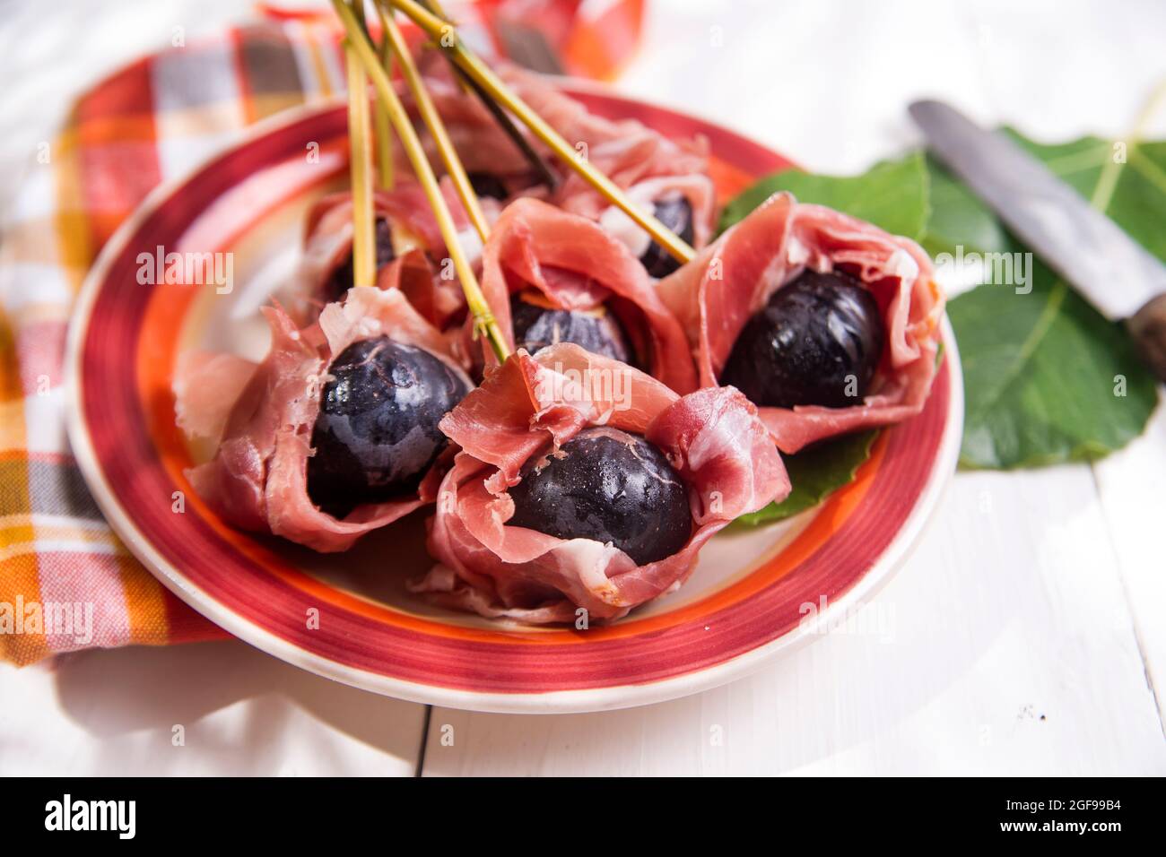 Ham with figs hi-res stock photography and images - Alamy