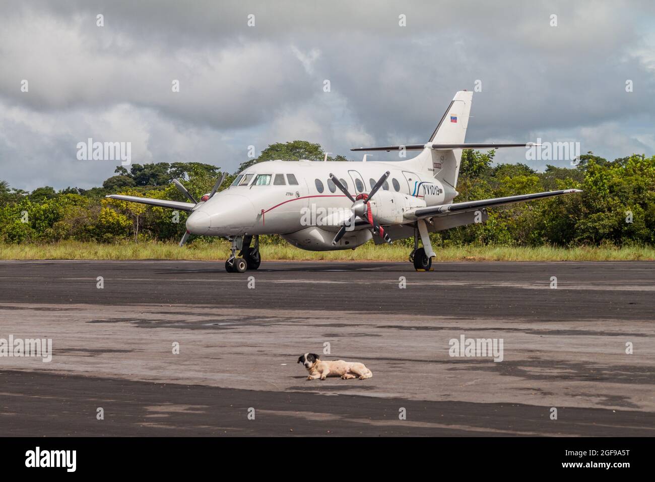 Venezuela airport runway hi-res stock photography and images - Alamy