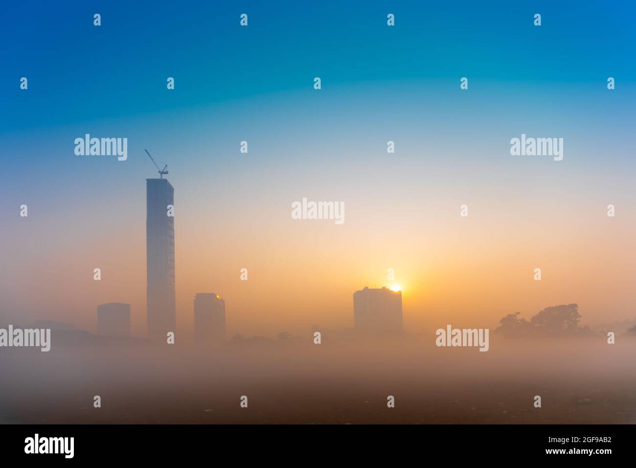 Beautiful image of sunrise at Kolkata maidan in a foggy winter morning ...