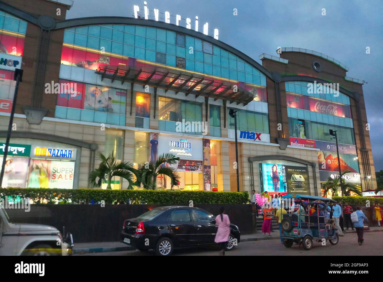 HOWRAH, WEST BENGAL , INDIA - JULY 8TH 2018 : Avani Riverside Mall ...