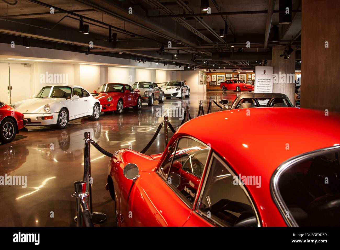 Experience center hi-res stock photography and images - Alamy