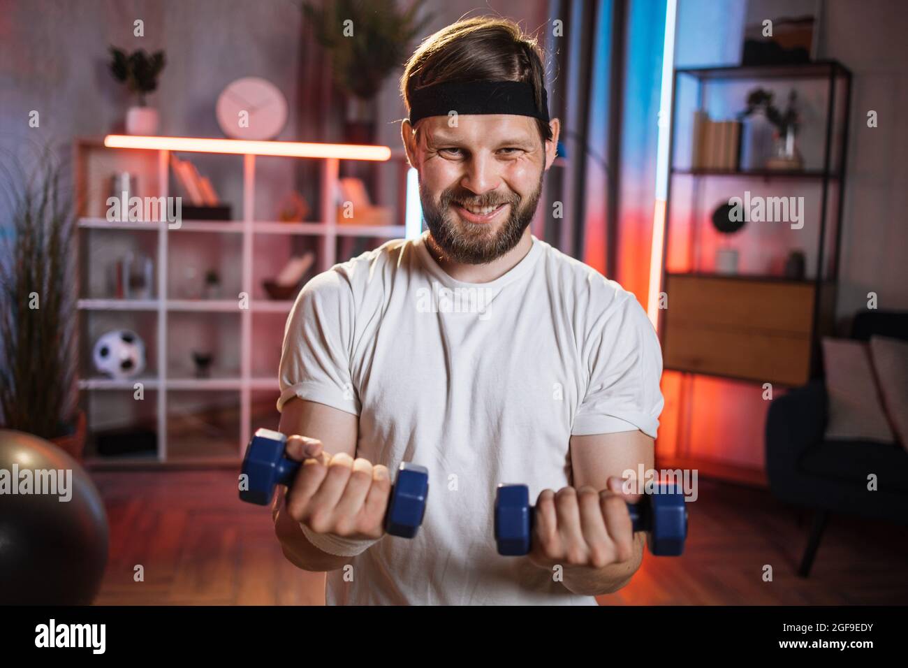 Focused expressions hi-res stock photography and images - Alamy