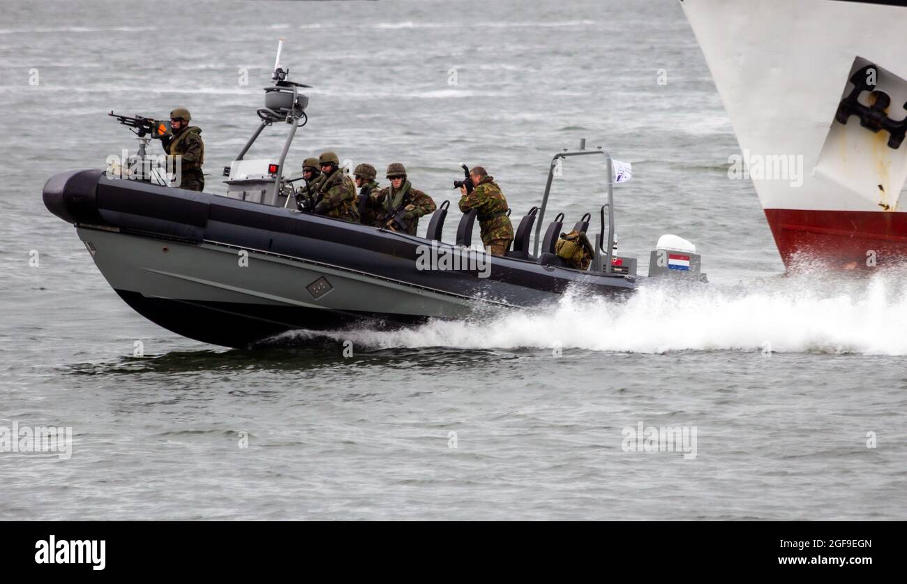 Fast assault craft hi-res stock photography and images - Alamy