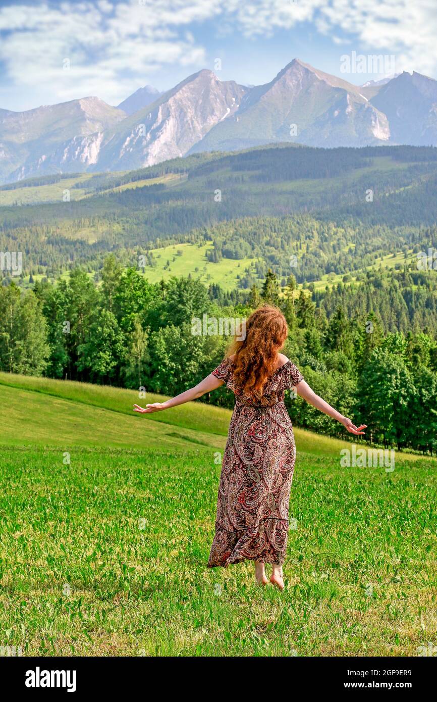 Barefoot dancing grass hi-res stock photography and images - Alamy