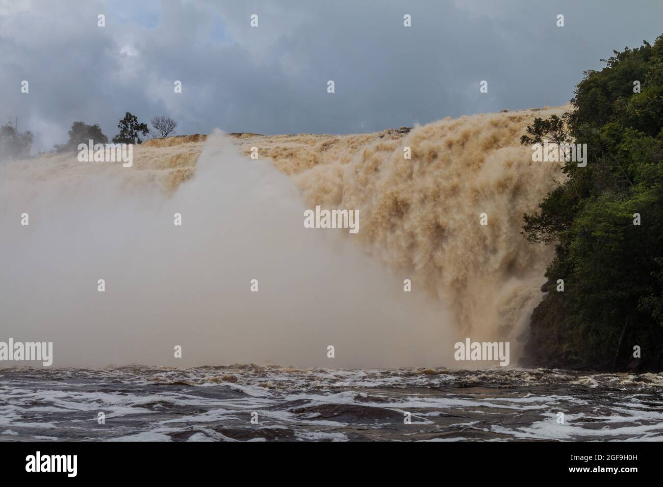 Canaima Lagoon waterfalls at river Carrao in Venezuela Stock Photo - Alamy