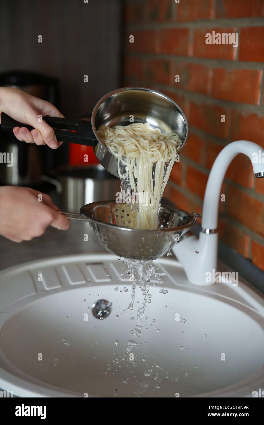 Boiled pasta pouring hi-res stock photography and images - Alamy