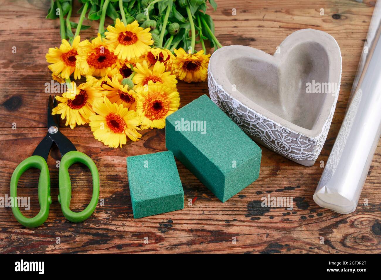 Florist at work: How to make simple floral arrangement with sunflowers ...