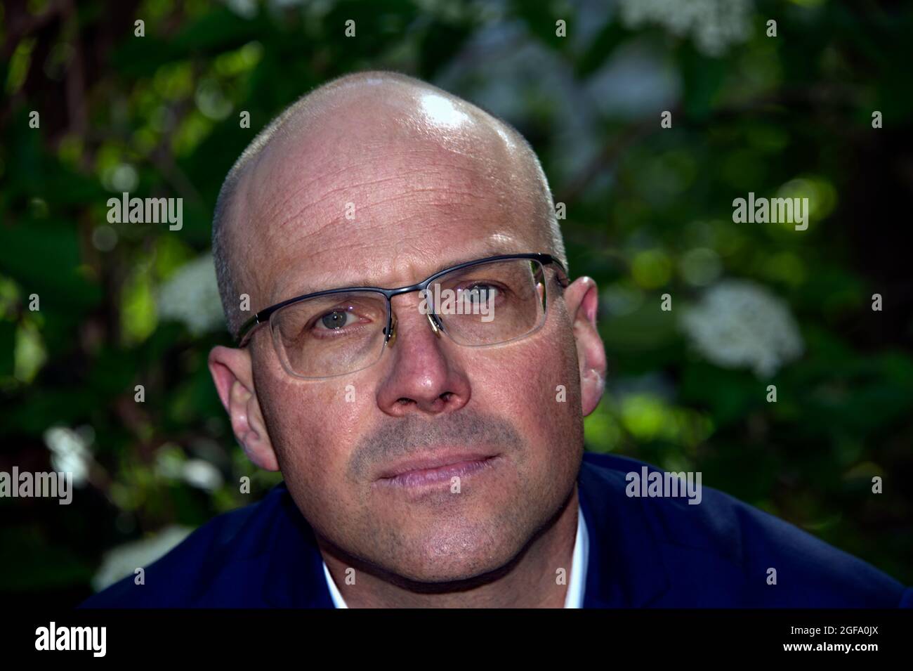 Man middle age profile hi-res stock photography and images - Alamy
