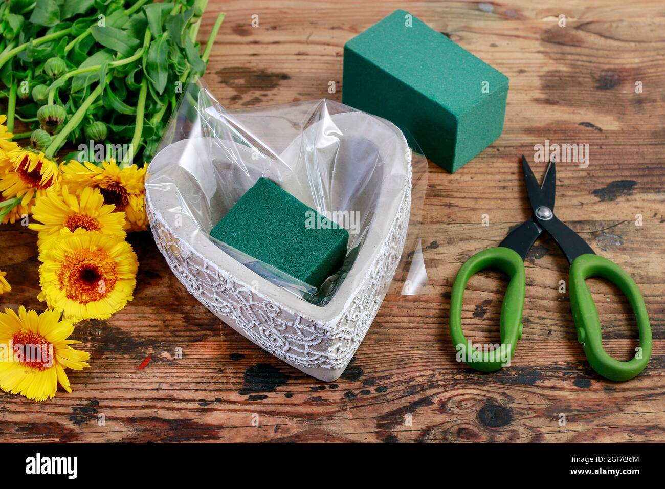 Florist at work: How to make simple floral arrangement with sunflowers ...