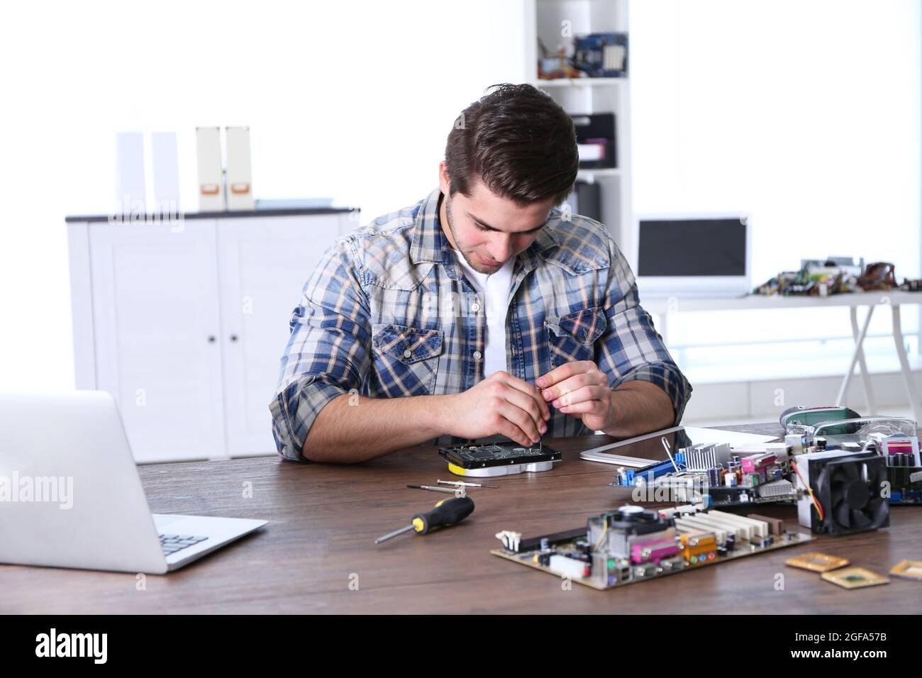 Man fixing electronic circuits in service center Stock Photo - Alamy