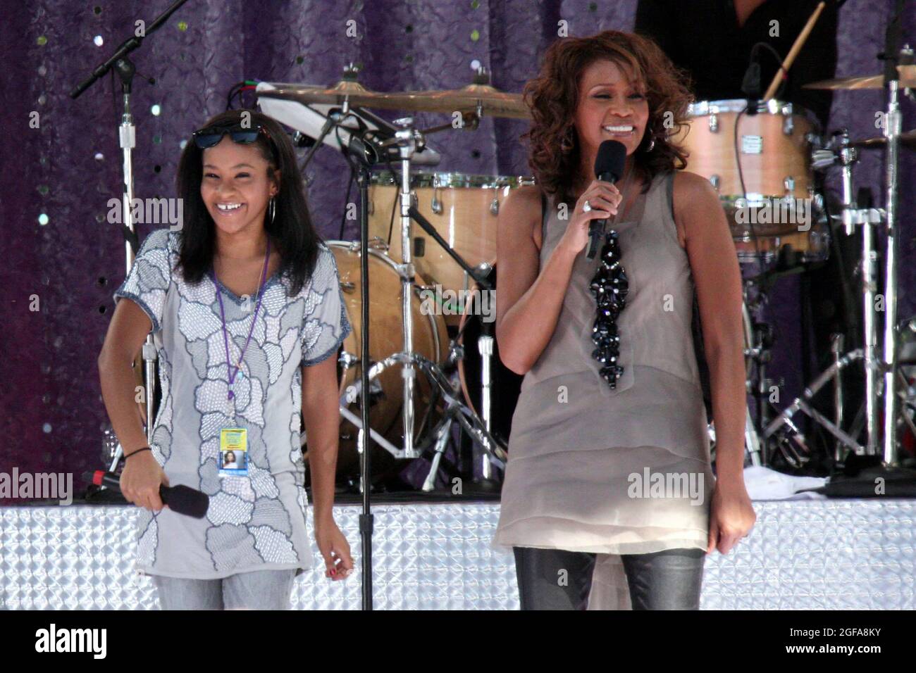 Whitney Houston and daughter Bobbi Kristina Brown performing on ABC's ...