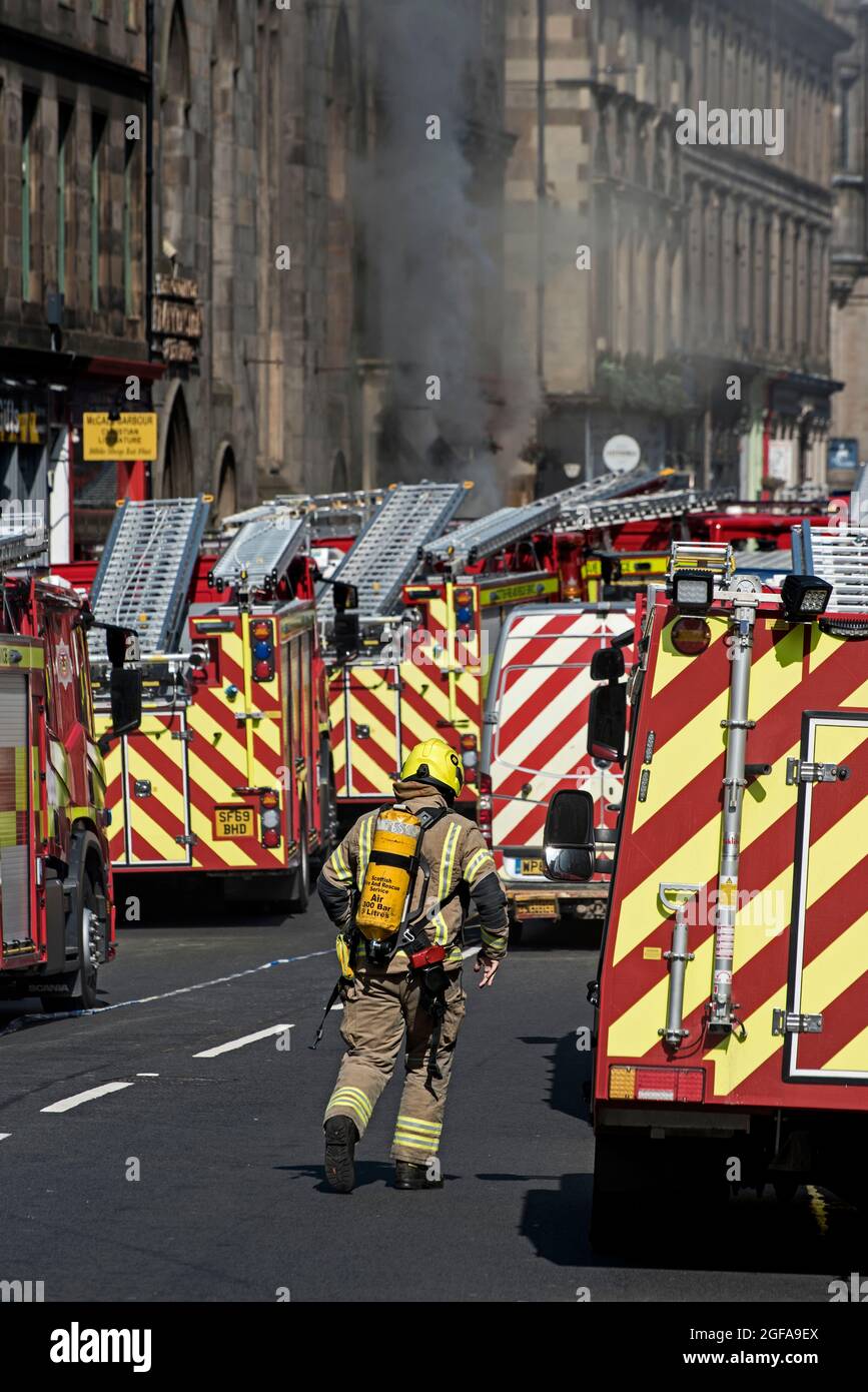 Scottish fire and rescue service hi-res stock photography and images ...