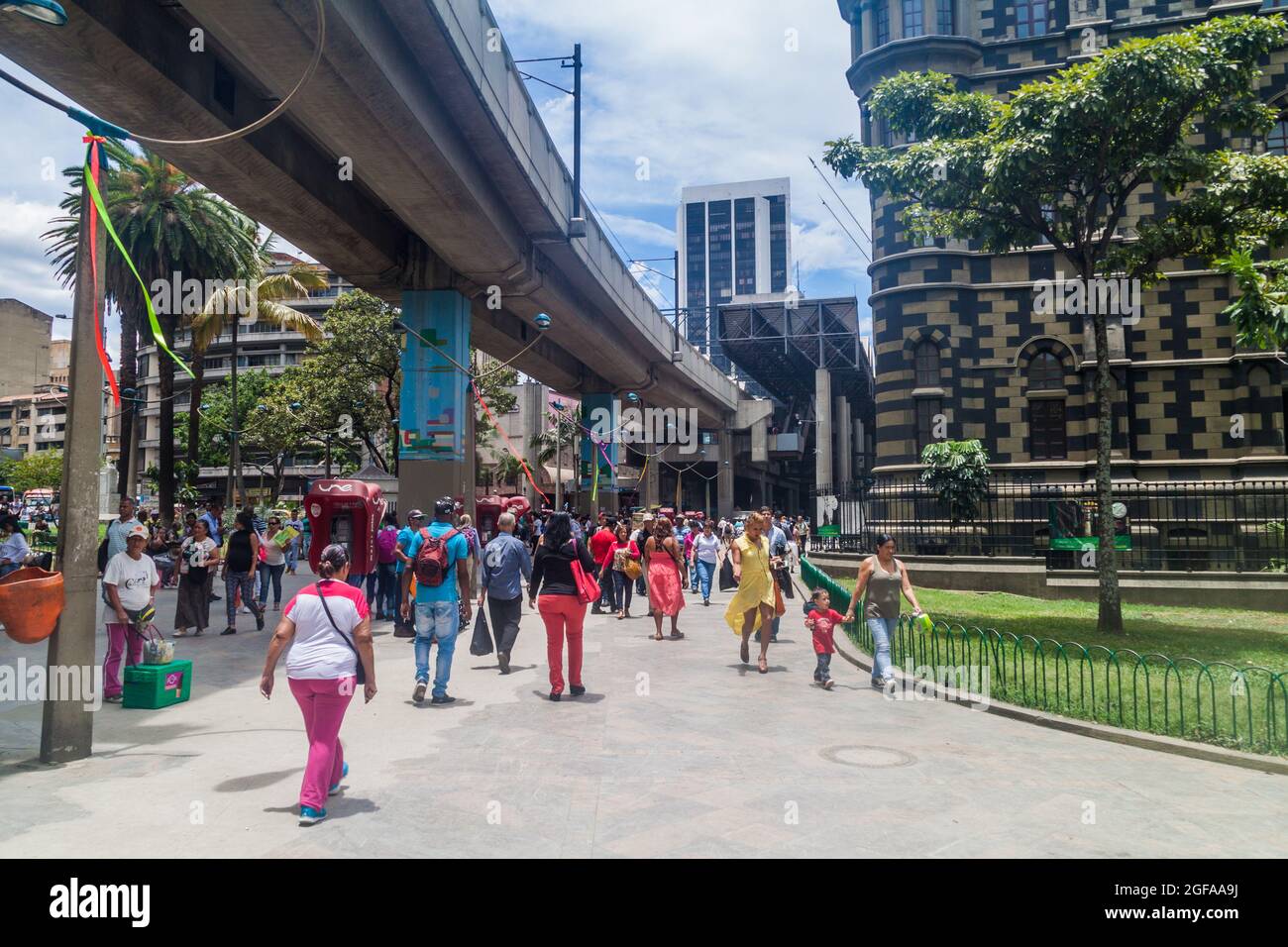 Elevated metro line hi-res stock photography and images - Alamy