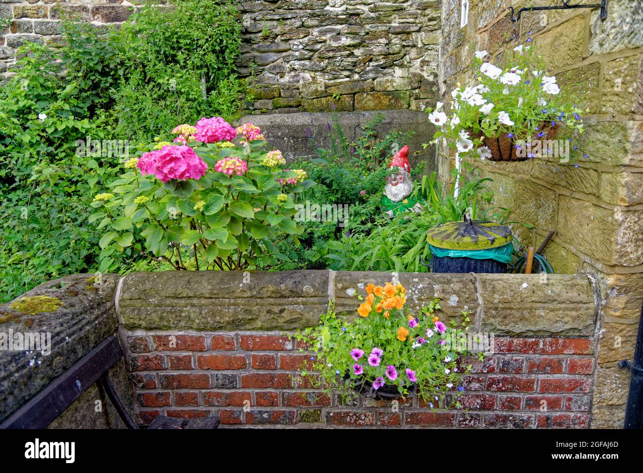 Rustic garden rural village - garden ideas and small garden design ...