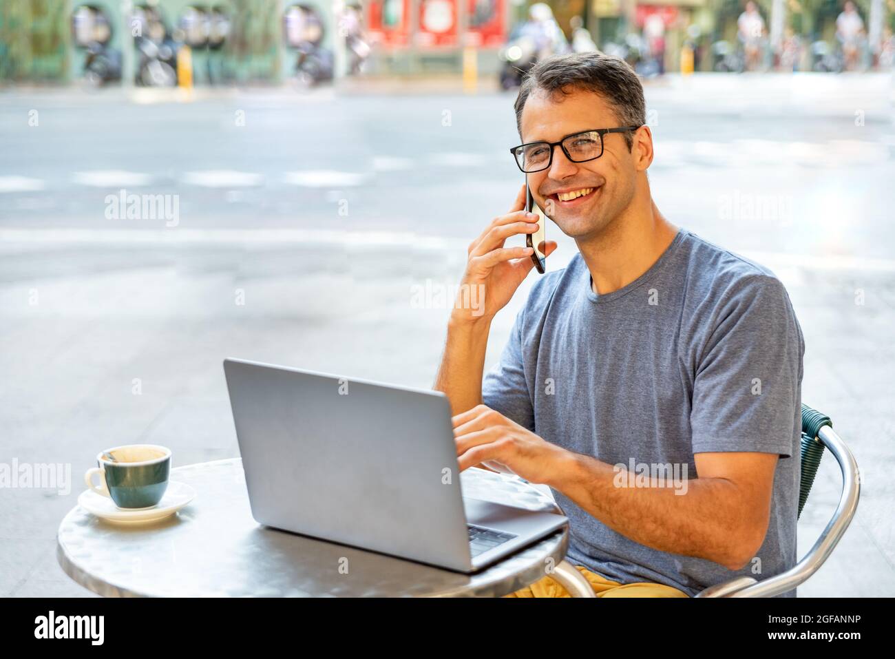 Happy young hispanic business man hi-res stock photography and images ...