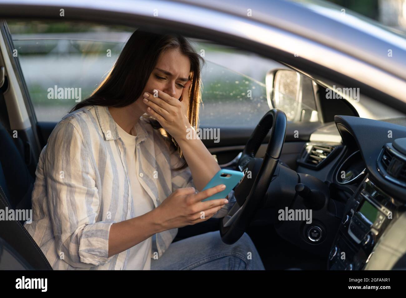 Car woman tears crying girl hi-res stock photography and images - Alamy